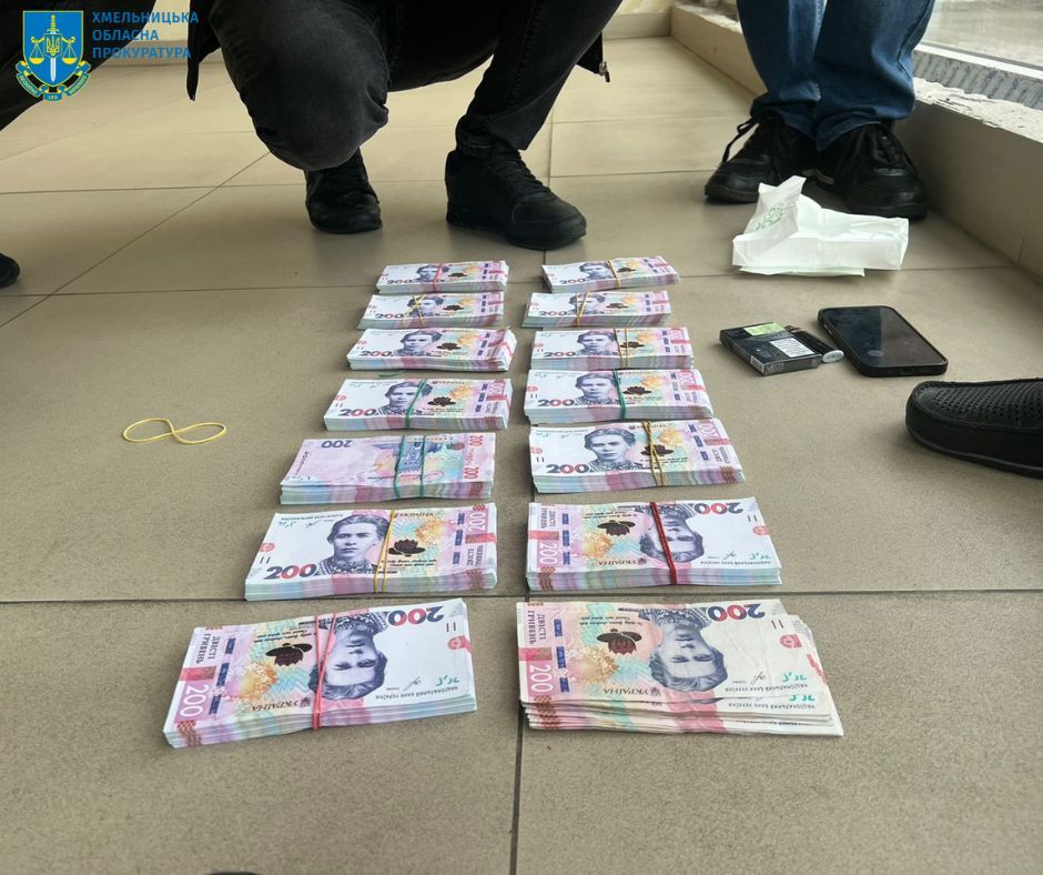 На Хмельниччині на хабарі у 265 000 гривень затримали директора підприємства у експертно