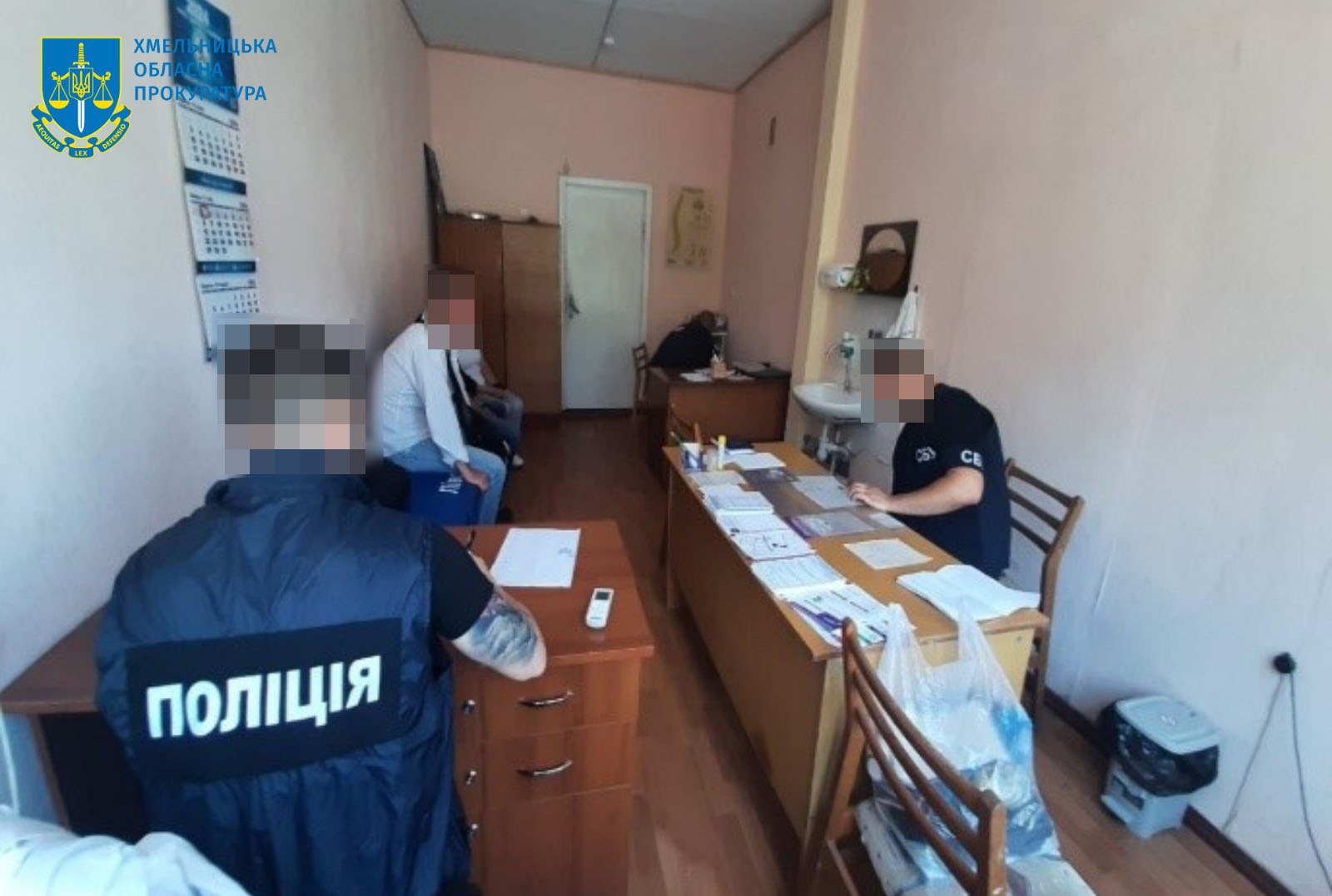 На Хмельниччині затримали заввідділенням лікарні на хабарі у 12 000